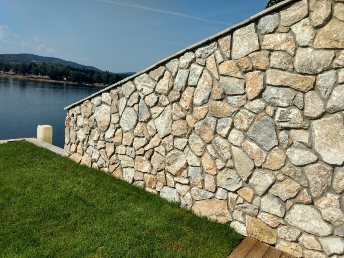 CHATA - Slapy, obklady DEVIN ROCK, dlažba RULA RUSTY « TRIMONA stone