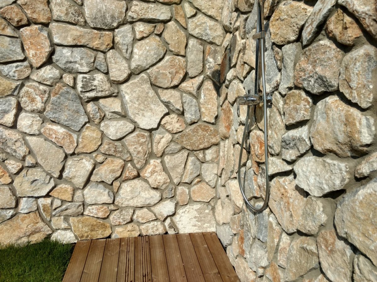 CHATA - Slapy, obklady DEVIN ROCK, dlažba RULA RUSTY « TRIMONA stone