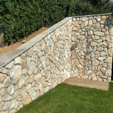 CHATA - Slapy, obklady DEVIN ROCK, dlažba RULA RUSTY « TRIMONA stone