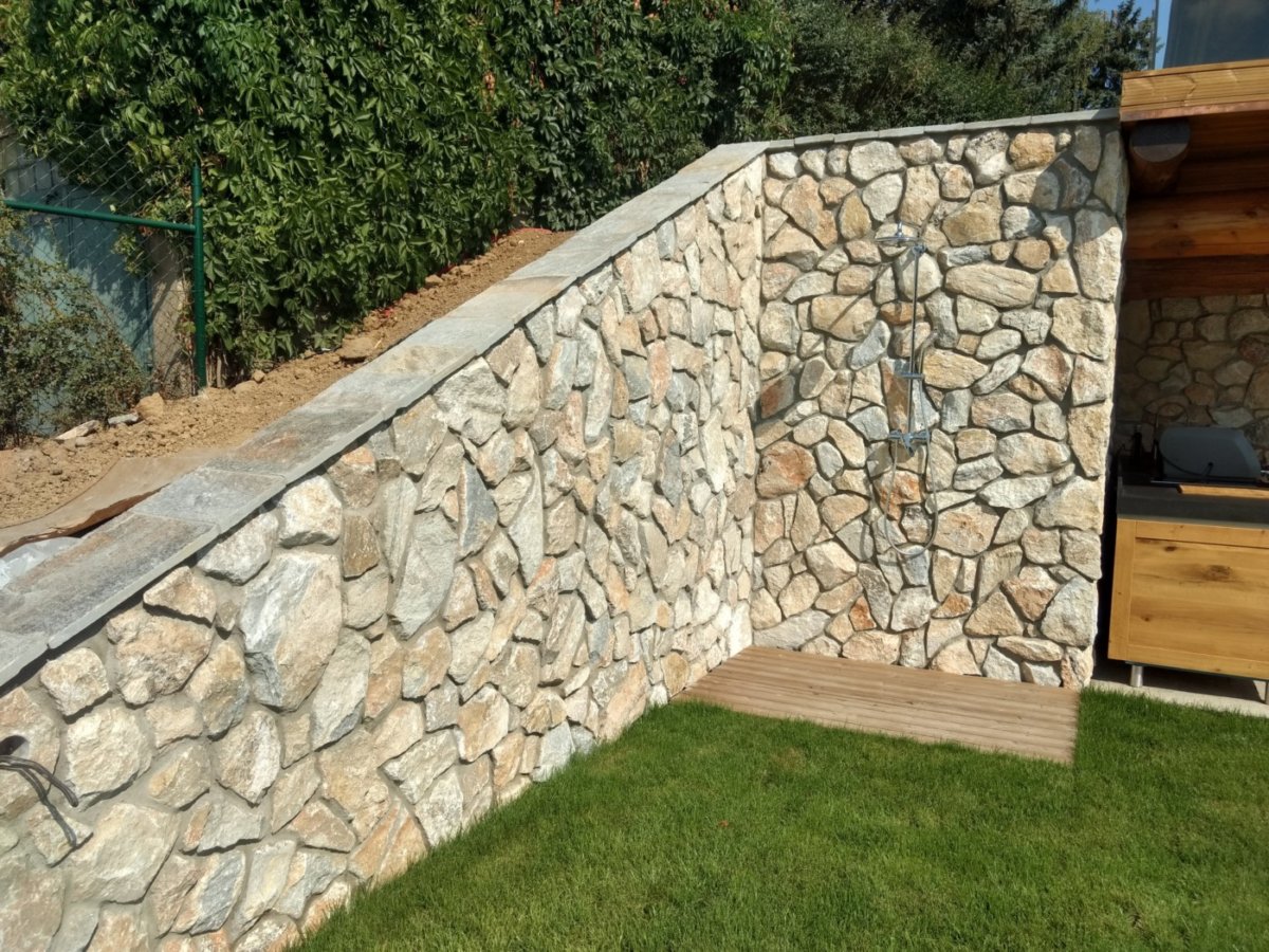 CHATA - Slapy, obklady DEVIN ROCK, dlažba RULA RUSTY « TRIMONA stone