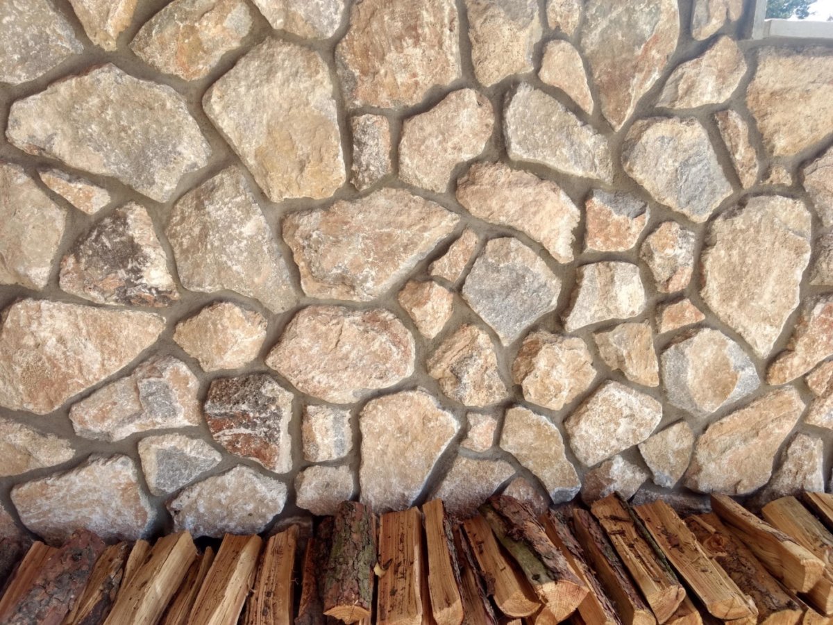 CHATA - Slapy, obklady DEVIN ROCK, dlažba RULA RUSTY « TRIMONA stone