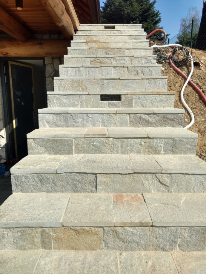 CHATA - Slapy, obklady DEVIN ROCK, dlažba RULA RUSTY « TRIMONA stone